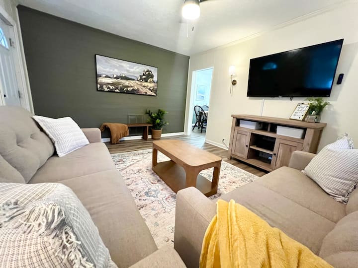 Quaint Cottage: Pet Friendly In Downtown Bremen,ga - Bremen, GA