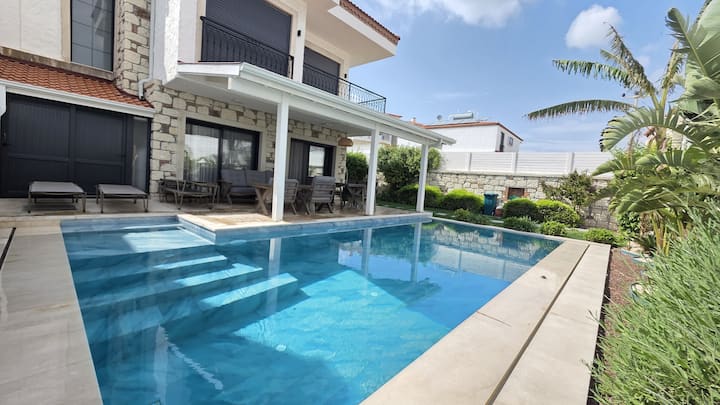 ÇEşme Private Pool Villa Near Alacati - Alaçatı