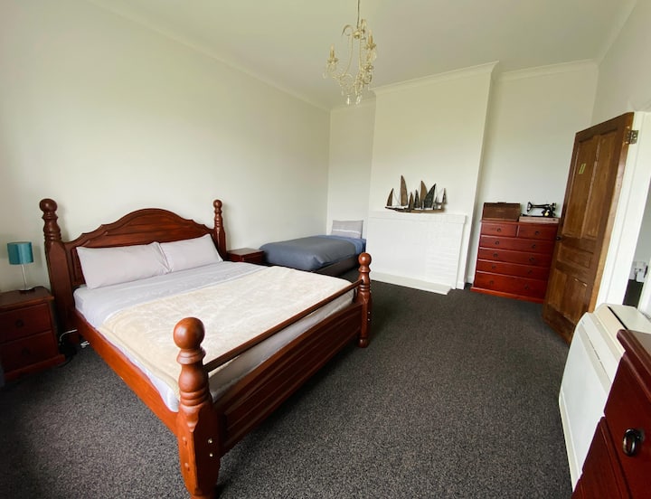 1920's Comfort Queen Room #1 - Invercargill