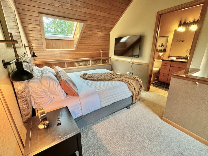 Hillside Hideaway | Ski-in/ski-out| Pool & Hot Tub - Lutsen, MN