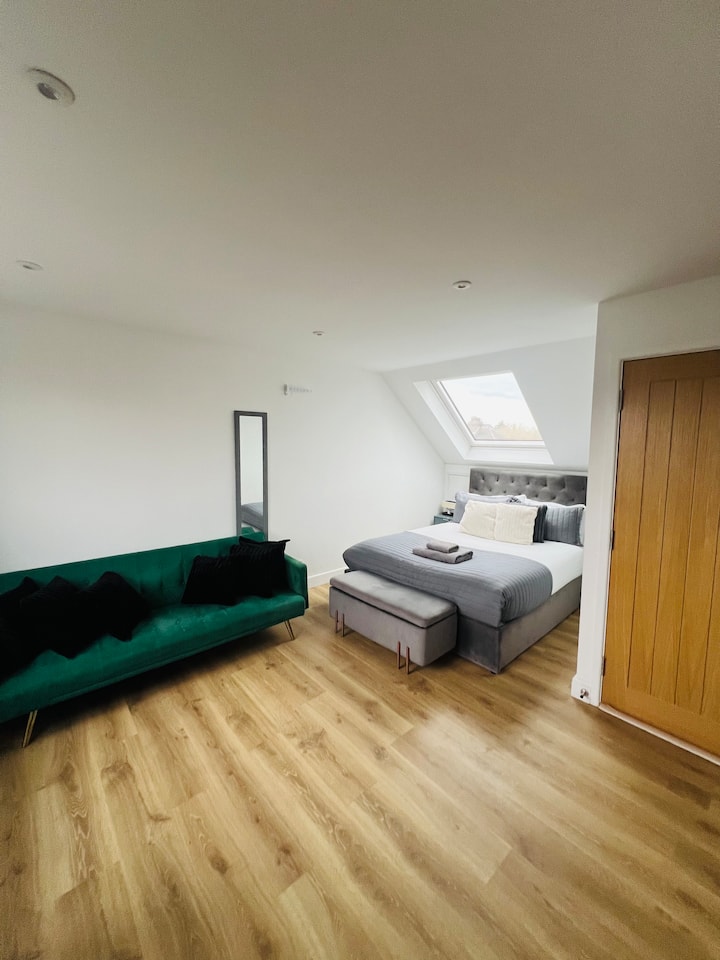 Sky-lit City Loft • Stylish • Spacious • King Bed - Cambridge