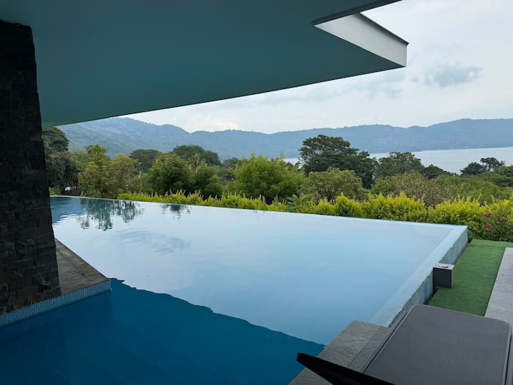 Lakeviu Guest House - El Salvador