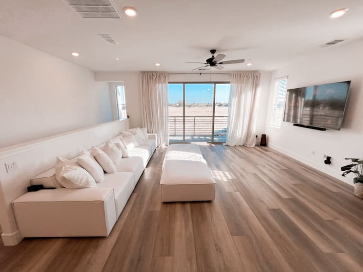 Fully Furnished Modern Home - Clovis, CA