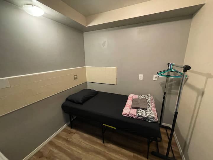Small Private Room Small Window Twin*lax*spacex* - Redondo Beach, CA