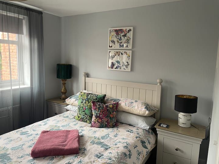 Quiet Comfy Bed In Chester - Cheshire