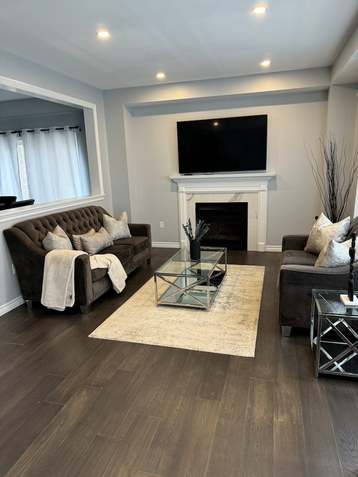Serene Oasis Stay - Oshawa