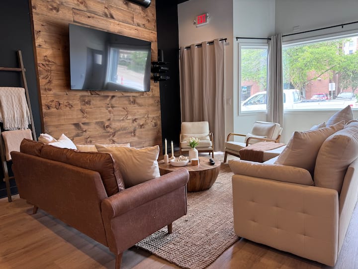 13 Waugoo On Main - Oshkosh, WI