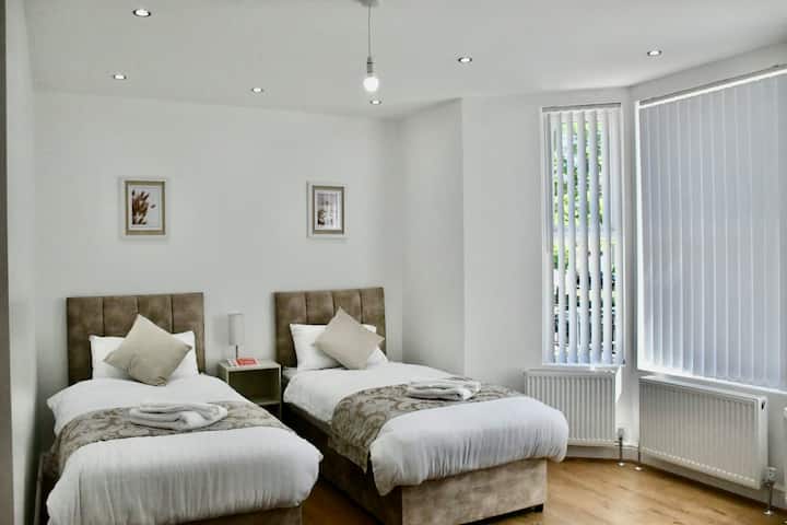 Deluxe 2 Bed Apt|free Wifi & Parking|5 Min To City - Gateshead