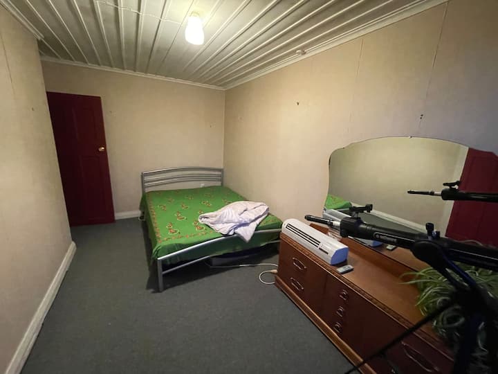 Highschool- A Room In Waimate With Telescope - Waimate