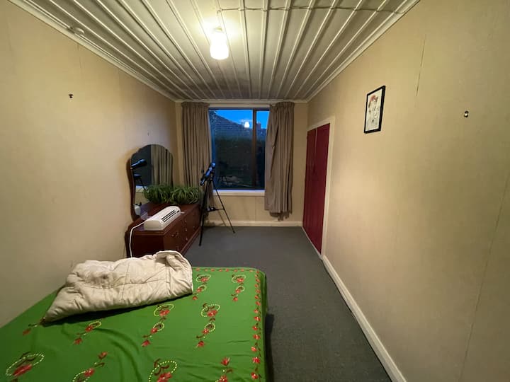 Highschool- A Room In Waimate With Telescope - Waimate