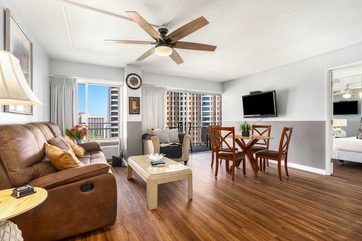 Ilikai Resort Ocean, Lagoon & Fireworks  2 Bedroom - Honolulu, HI
