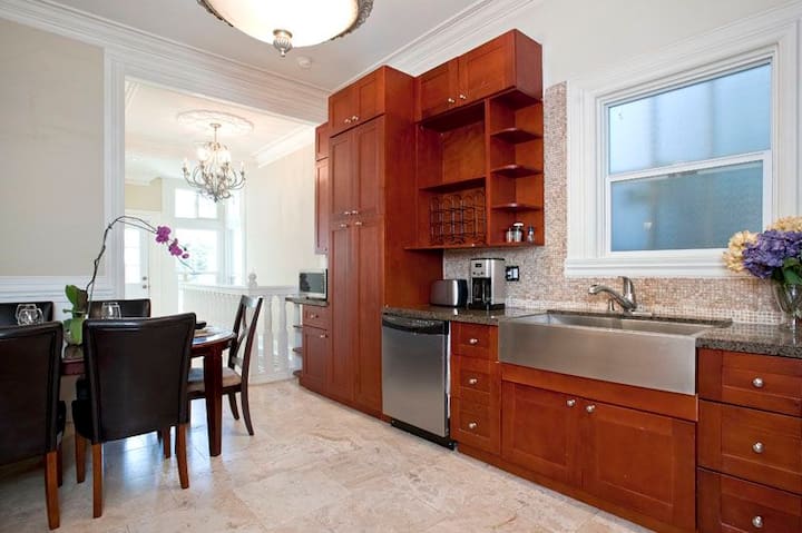 Exquisite 6br/3ba Nopa Home - San Francisco, CA