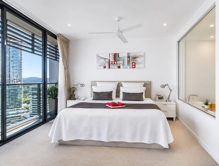 Oracle Skyview | Luxury 26th Floor Ocean Escape - Broadbeach