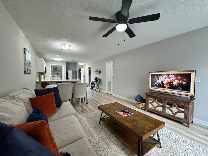 Ross Street | Walk Everywhere | 2 Bedroom - 3 Beds - Auburn, AL