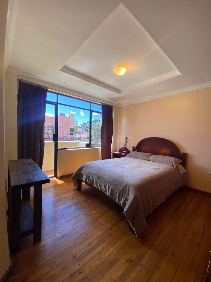Spacious Apartment With Home Office - Cuenca