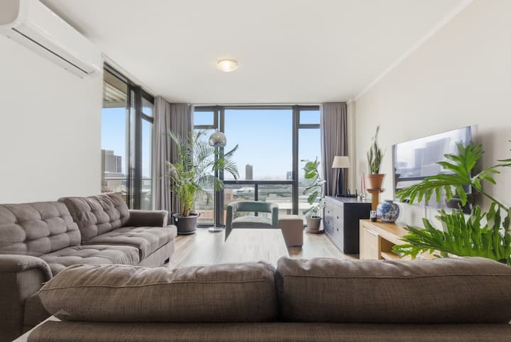 13th Floor City Center - Panoramic Views & Balcony - Fokváros