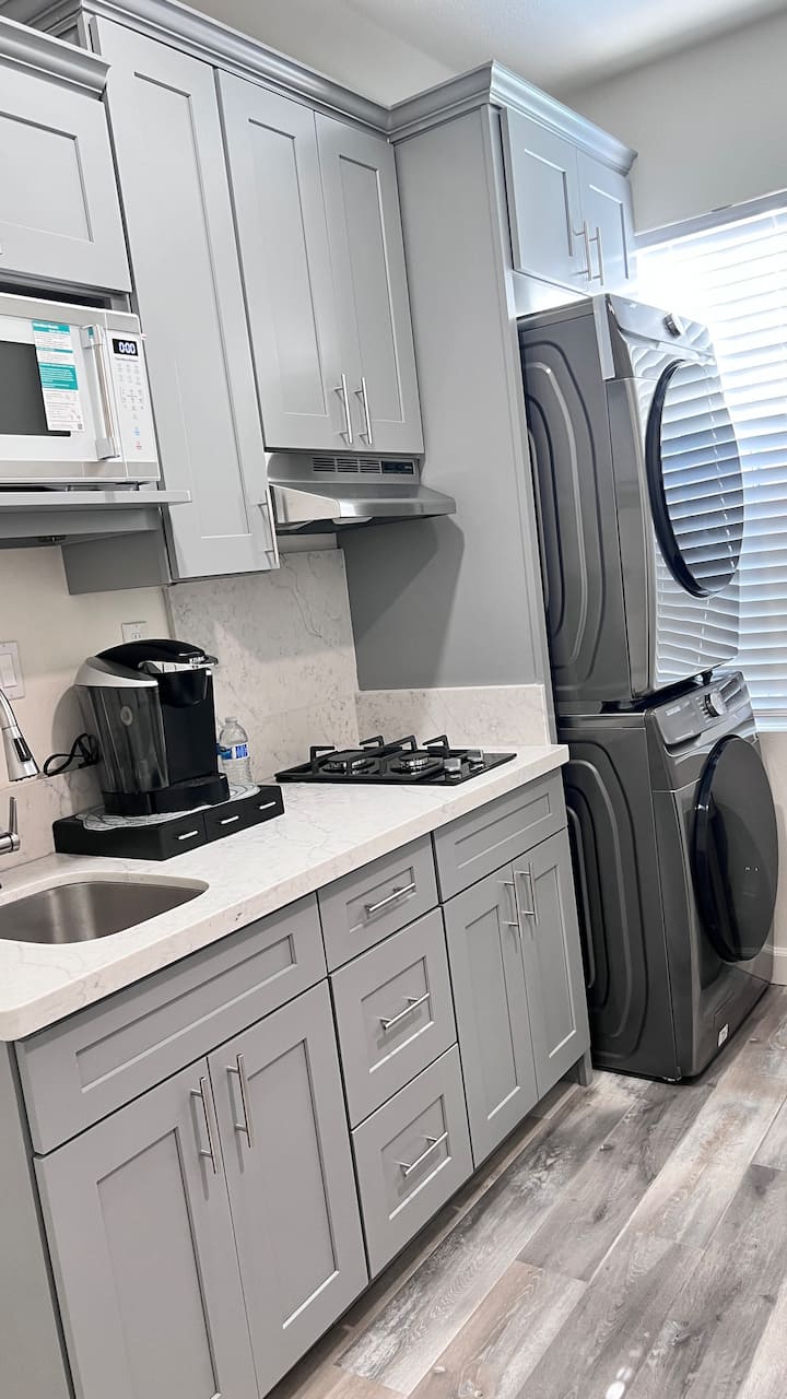 Cozy Quiet Private Rose House Laundry Cooking - Bloomington, CA