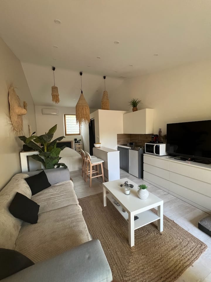Studio Cosy à La Campagne - Éguilles