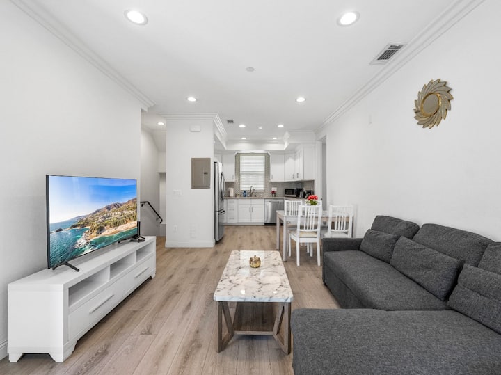 Delightful 3b3b Townhouse | Relax & Convenient - Pasadena, CA