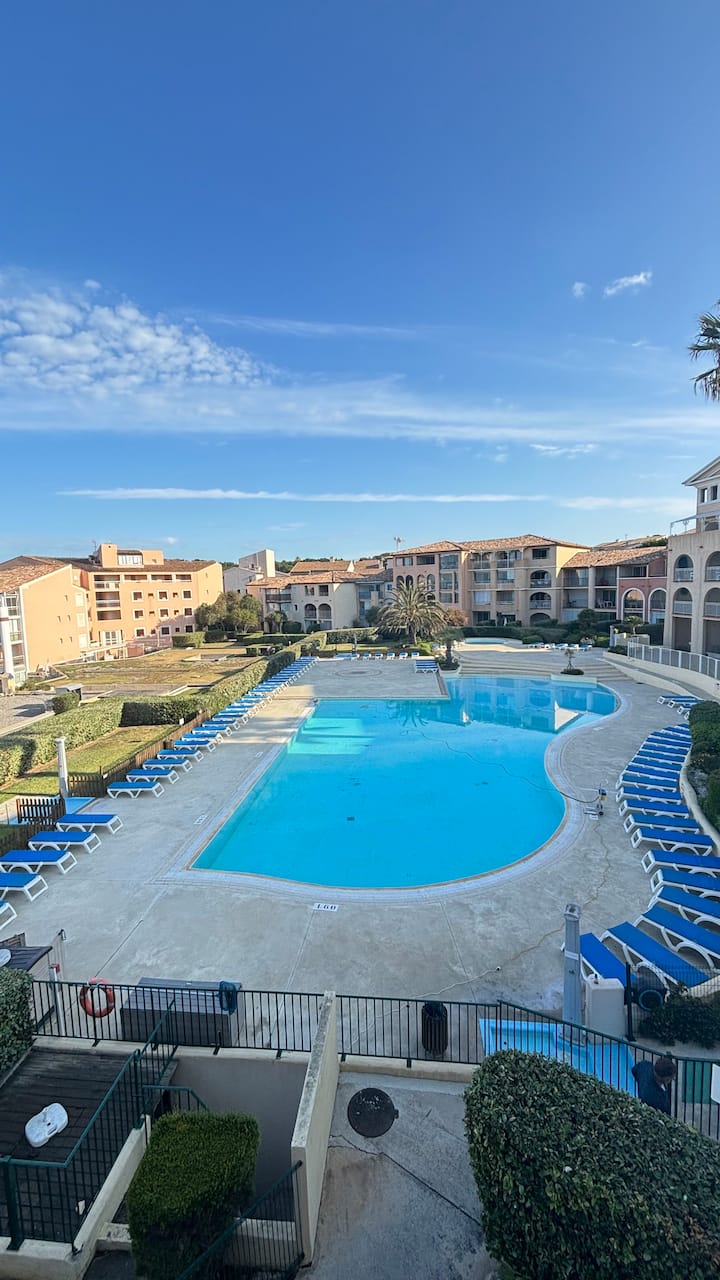 Joli T2 Vue Mer Et Piscine (3/106) - Six-Fours-les-Plages