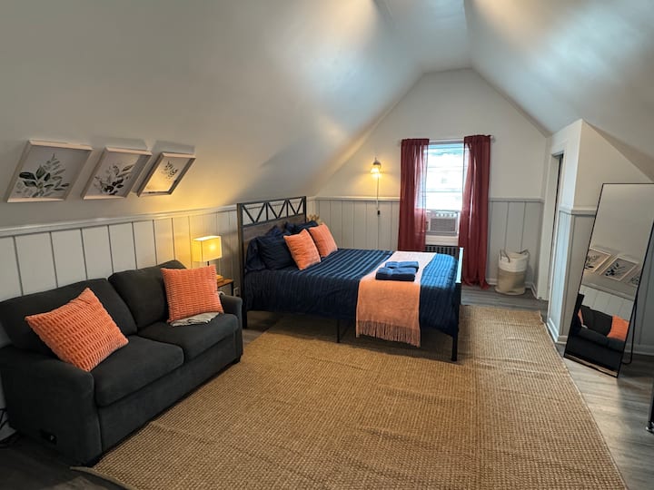 Walk To The Train And Shops Studio Apt Whiteplains - White Plains, NY