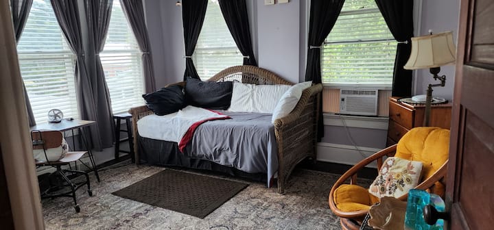 The Daisy House - Plant City, FL