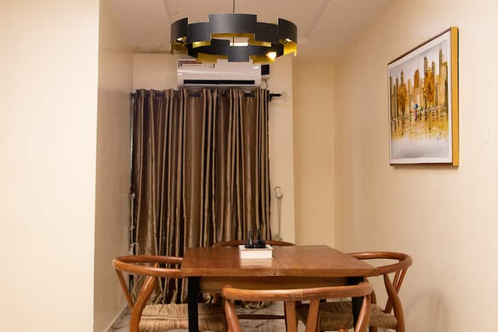 2-bedroom Ikeja Gra | Family-friendly | Breakfast - Lagos