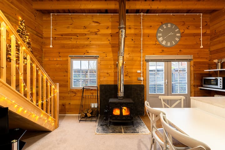 Charming Rural Lodge-wood Burner, Air Con & Wi-fi - Horsham, UK