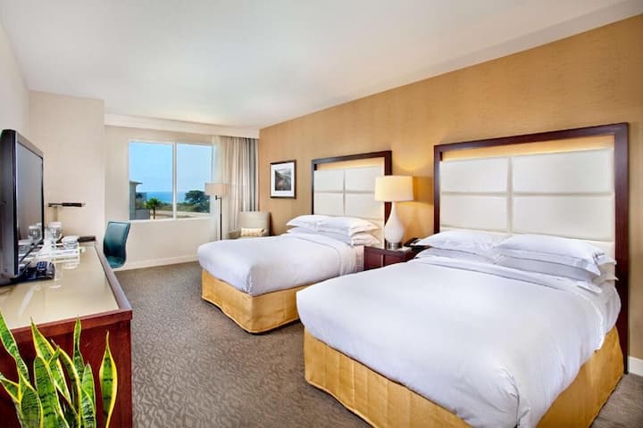 Family-friendly Haven: Oceanview, Onsite Pool! - Carlsbad, CA