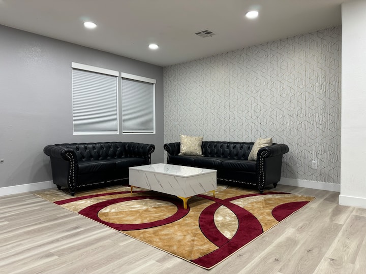 Luxury Hidden Oasis With Pool - Las Vegas Strip, NV