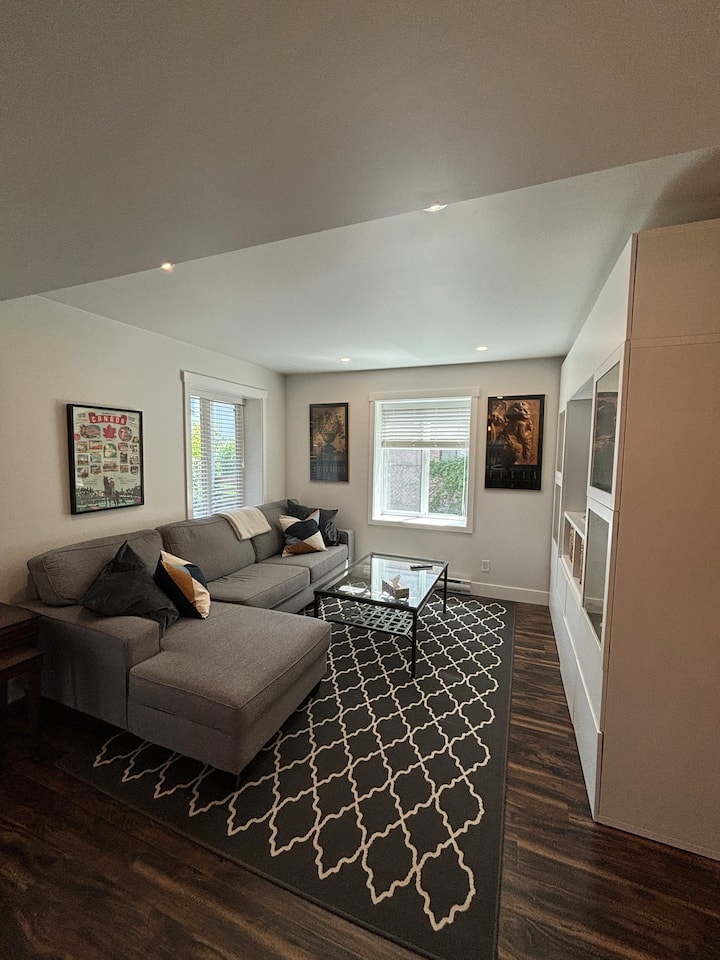 Quiet 2 Bdrm Near Commercial Dr. - Vancouver
