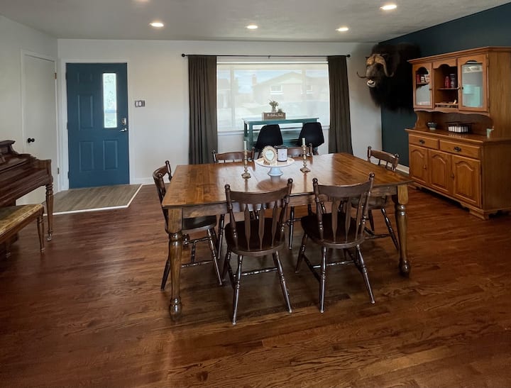 Musk Ox Manor - Cheyenne