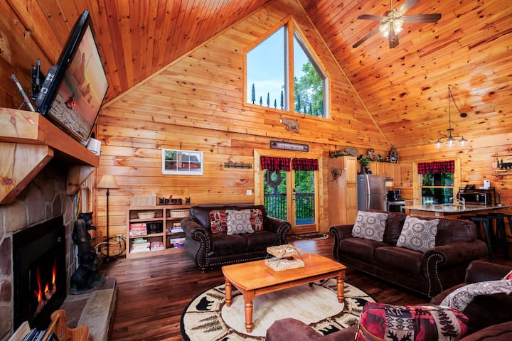 Bear Necessities Hot Tub, Game Loft & Smokies - Sevierville, TN