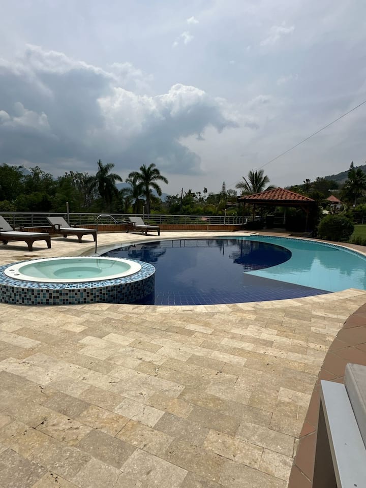 Finca Ubicada En El Limonar - Copacabana