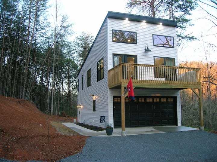 New! Wooded Getaway 2br/1.5ba+garage 6 Miles To Ut - Knoxville, TN