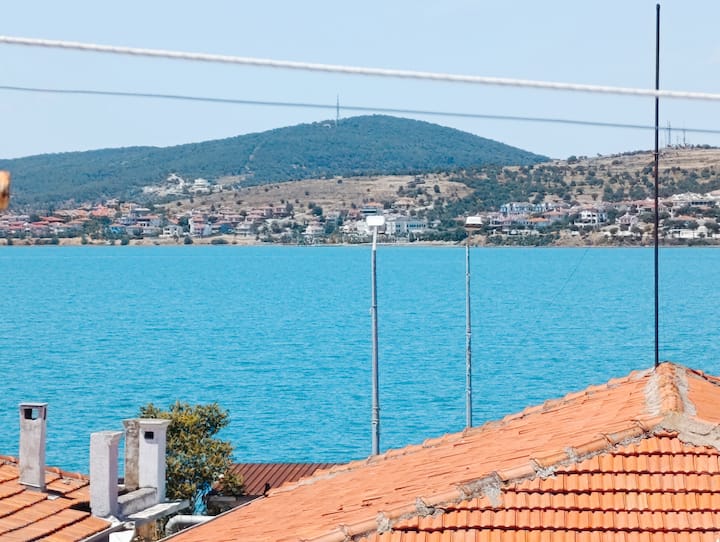 Ayvalıkda Teraslı Ve  Deniz Manzaralı 4 Kişilik Ev - Ayvalık