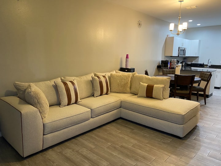 Cozy Getaway W/king Bed Near Utrgv. - Edinburg, TX
