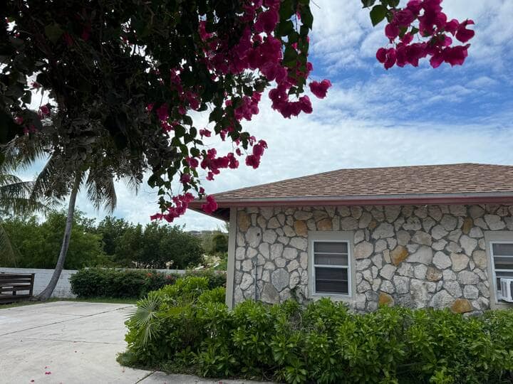 Oceanside Turtle Cove Cottage - Turks and Caicos Islands