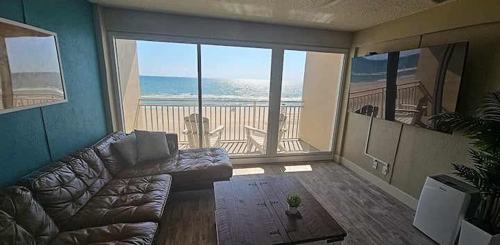 Daytona Beach Penthouse. Oceanfront Balcony + Pool - Daytona Beach, FL