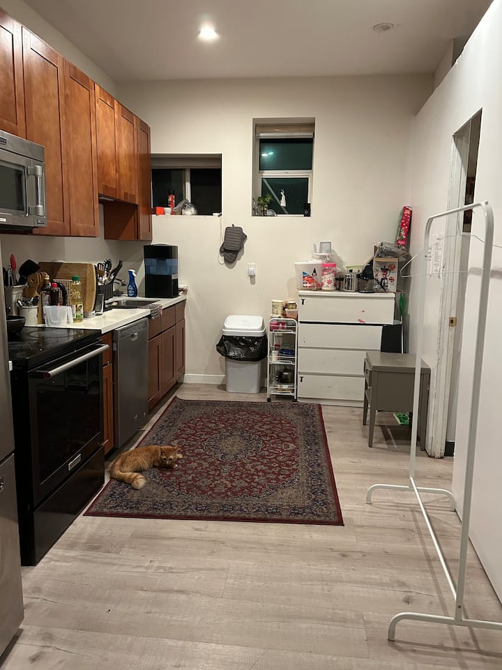 Hoover Affordable One Bed - Los Angeles, CA
