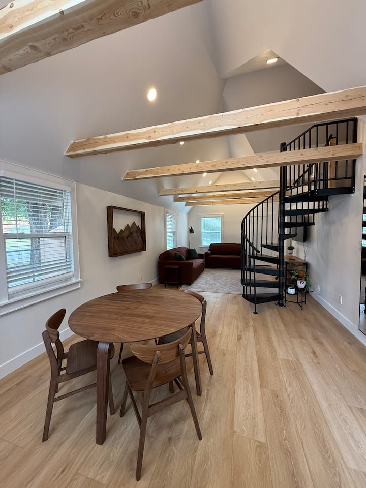 Pikes Peak View Loft | Walk To Gog, Old Colo City - Colorado Springs