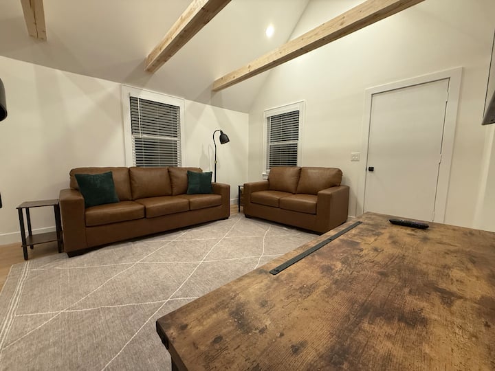 Pikes Peak View Loft | Walk To Gog, Old Colo City - Colorado Springs, CO