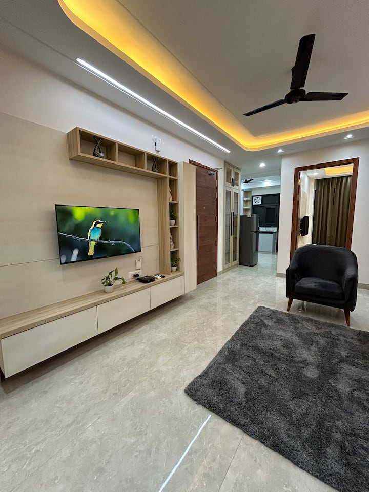 Radiant @2bhk Apartment Near Artemis & Medanta - Gurugram