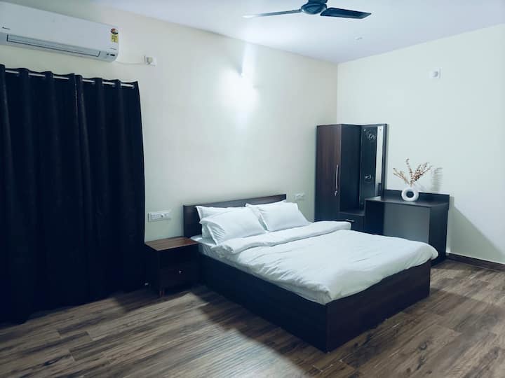 Fully Serviced Luxury Home Stay - Bhubaneswar