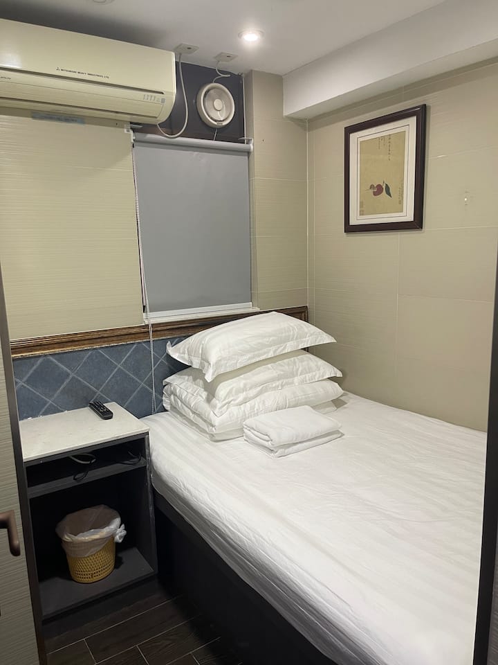 Cozy Double Room Private Toilet With Shower - Central