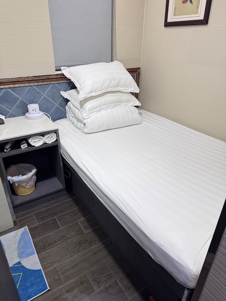 Cozy Double Room Private Toilet With Shower - Hong Kong