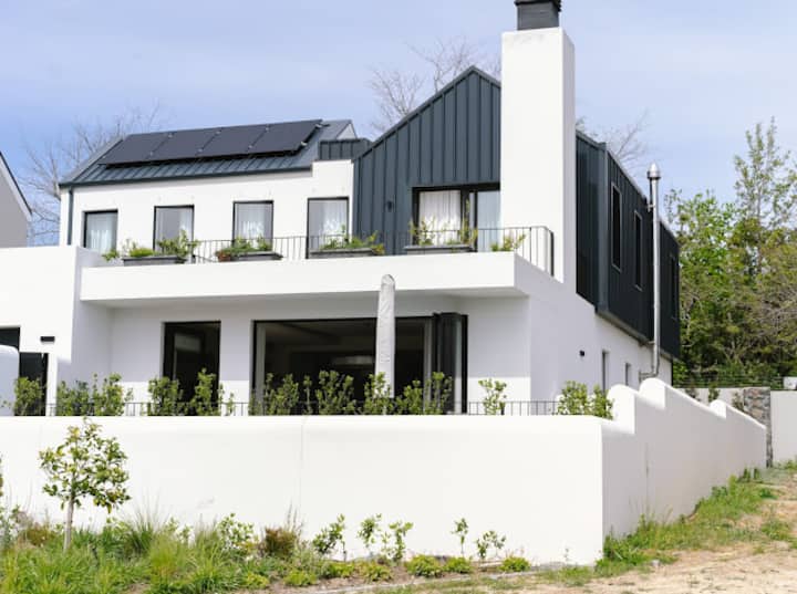 Stellenbosch Secure Living (Views,pool,inverter) - Stellenbosch