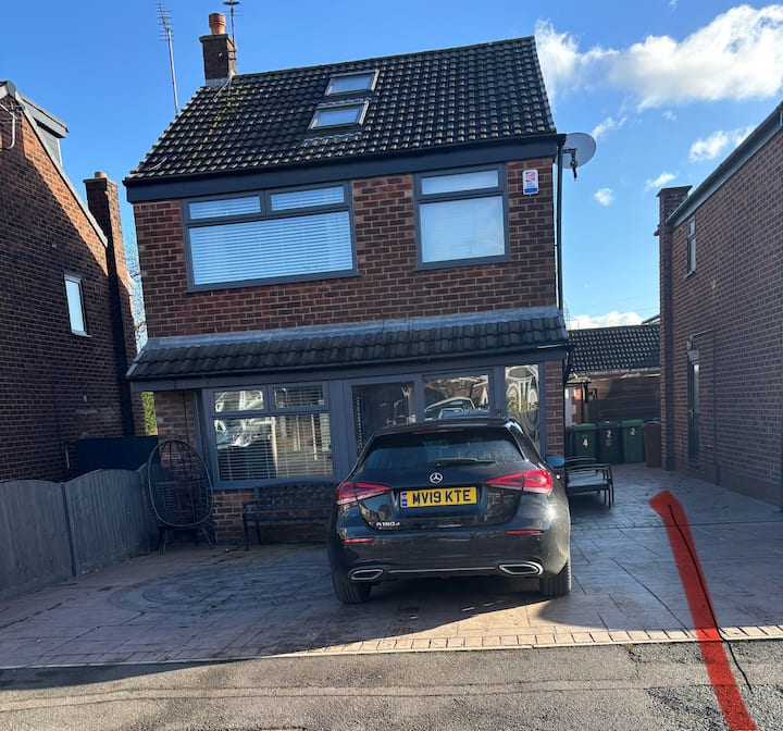 4 Bed Detached House Ideal For Coop Live - Manchester