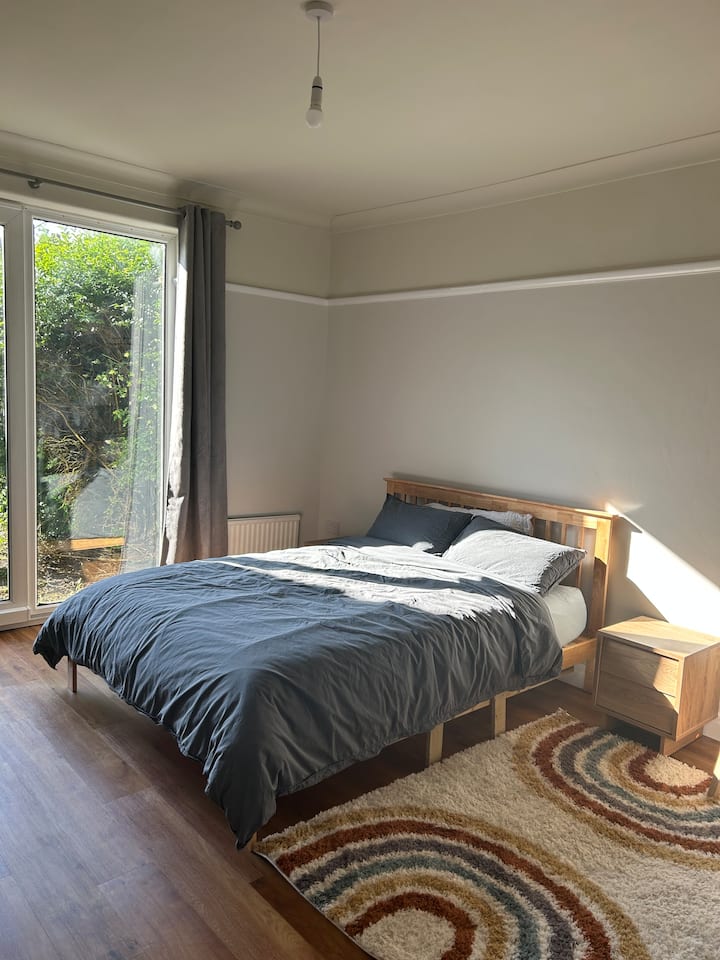 Sunny King Room In Manchester - Great Location - Altrincham