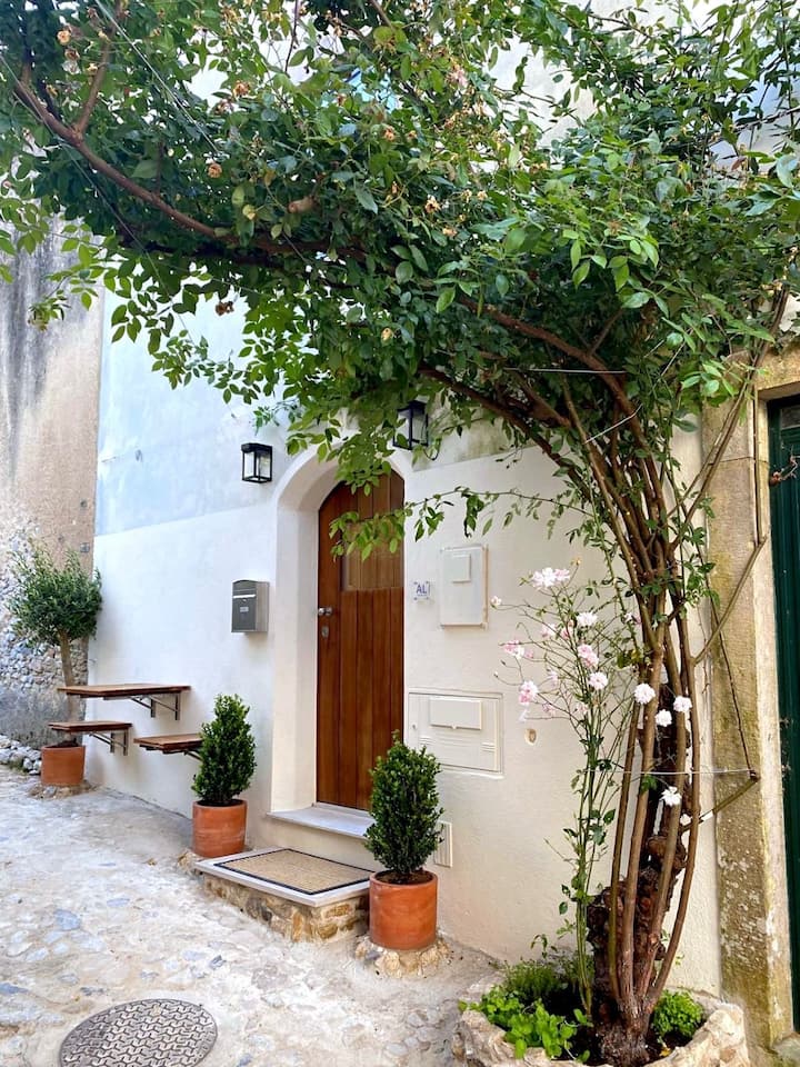 House Of Roses - Sintra's Old Town - Rio de Mouro